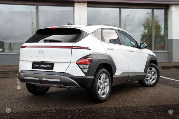 White Hyundai Kona 2024 in Vilnius, with an engine capacity of 1.00 L and mileage of 6 thousand km for 19500 €, photo 6 on AUTOMOTO.COM.LV