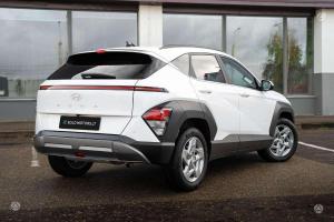 White Hyundai Kona 2024 in Vilnius, with an engine capacity of 1.00 L and mileage of 6 thousand km for 19500 €, photo 6 on AUTOMOTO.COM.LV