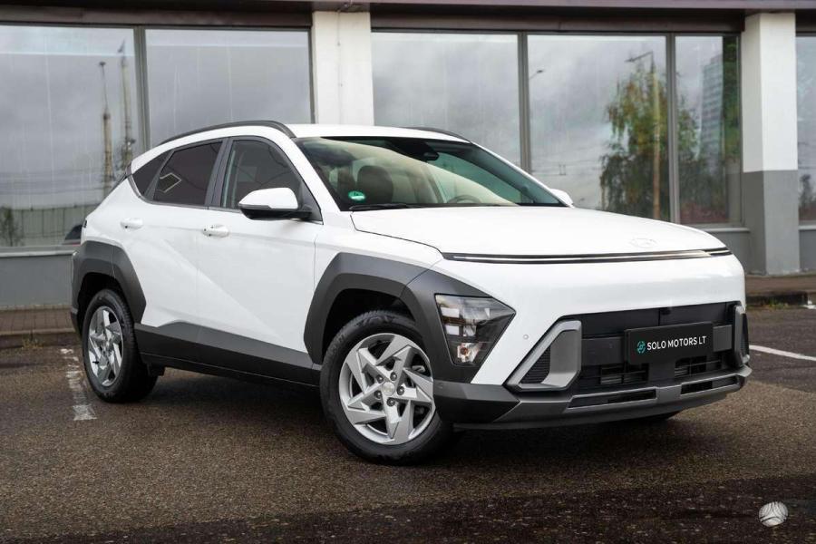 White Hyundai Kona 2024 in Vilnius, with an engine capacity of 1.00 L and mileage of 6 thousand km for 19500 €, photo 8 on AUTOMOTO.COM.LV