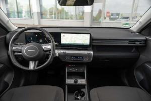White Hyundai Kona 2024 in Vilnius, with an engine capacity of 1.00 L and mileage of 6 thousand km for 19500 €, photo 14 on AUTOMOTO.COM.LV