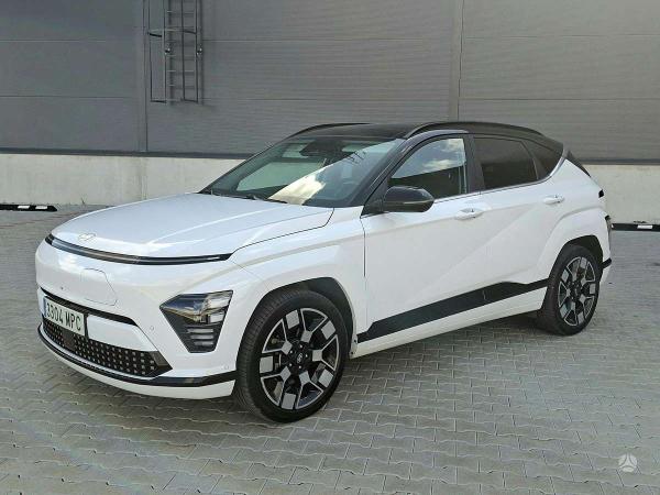 White Hyundai Kona 2024 in Siauliai, with an engine capacity of 0.00 L and mileage of 152 thousand km for 24755 €, photo 2 on AUTOMOTO.COM.LV