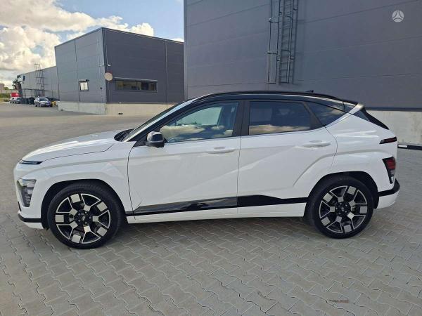 White Hyundai Kona 2024 in Siauliai, with an engine capacity of 0.00 L and mileage of 152 thousand km for 24755 €, photo 8 on AUTOMOTO.COM.LV