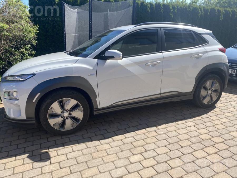 Balts Hyundai Kona 2018 Rīga, ar dzinēja tilpumu 1.60 L un nobraukumu 130 tūkst. km par 12000 €, foto 1 vietnē AUTOMOTO.COM.LV
