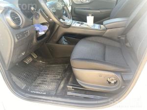 Balts Hyundai Kona 2018 Rīga, ar dzinēja tilpumu 1.60 L un nobraukumu 130 tūkst. km par 12000 €, foto 3 vietnē AUTOMOTO.COM.LV