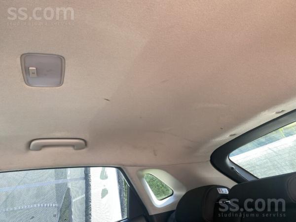 White Hyundai Kona 2018 in Riga, with an engine capacity of 1.60 L and mileage of 130 thousand km for 12000 €, photo 4 on AUTOMOTO.COM.LV