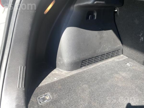 White Hyundai Kona 2018 in Riga, with an engine capacity of 1.60 L and mileage of 130 thousand km for 12000 €, photo 7 on AUTOMOTO.COM.LV