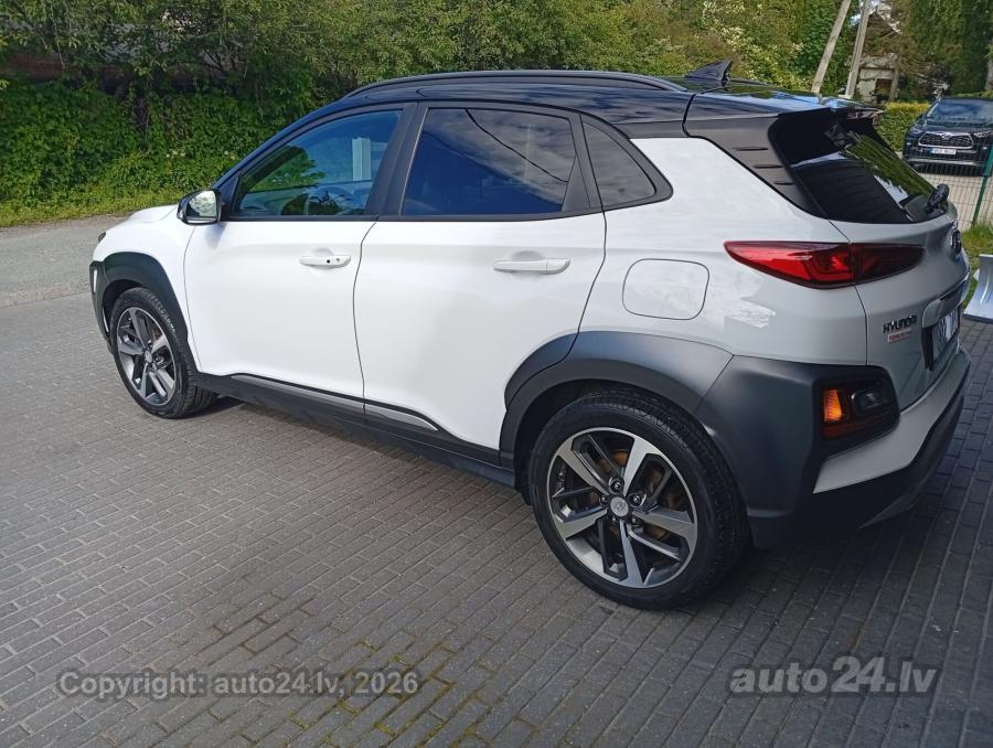 White Hyundai Kona 2018 in Tallinn, with an engine capacity of 1.60 L and mileage of 113 thousand km for 13500 €, photo 3 on AUTOMOTO.COM.LV