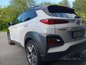 White Hyundai Kona 2018 in Tallinn, with an engine capacity of 1.60 L and mileage of 113 thousand km for 13500 €, photo 5 on AUTOMOTO.COM.LV