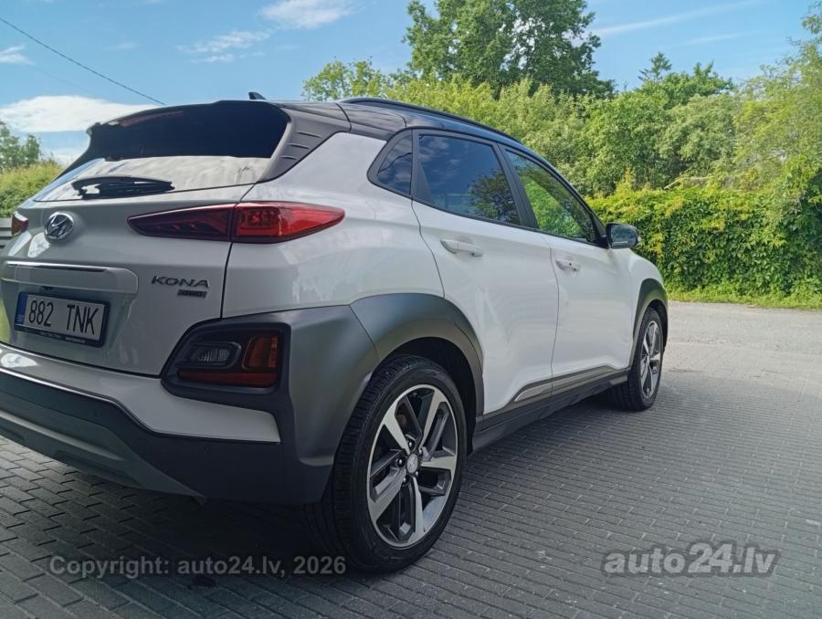White Hyundai Kona 2018 in Tallinn, with an engine capacity of 1.60 L and mileage of 113 thousand km for 13500 €, photo 6 on AUTOMOTO.COM.LV