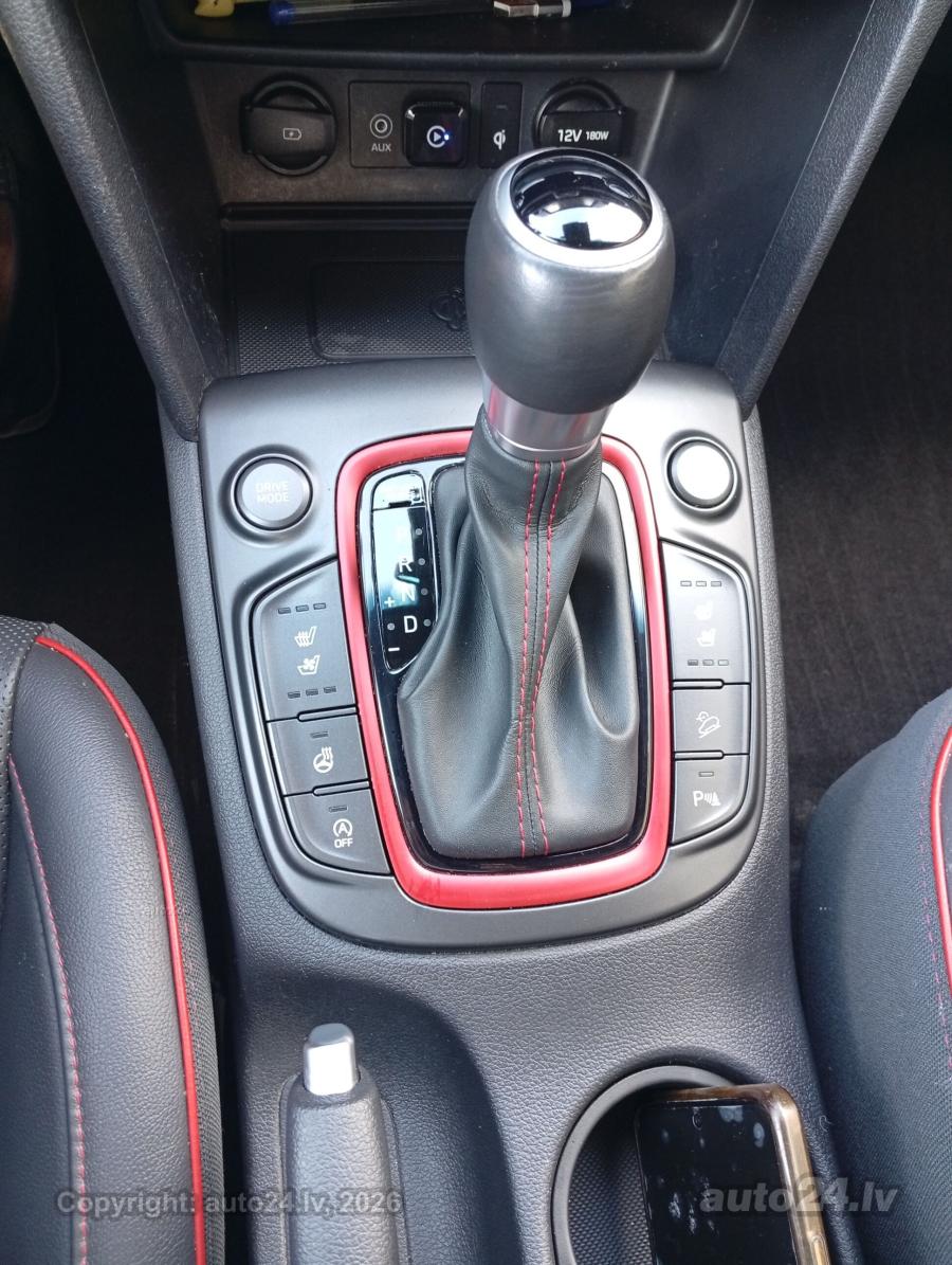 White Hyundai Kona 2018 in Tallinn, with an engine capacity of 1.60 L and mileage of 113 thousand km for 13500 €, photo 9 on AUTOMOTO.COM.LV