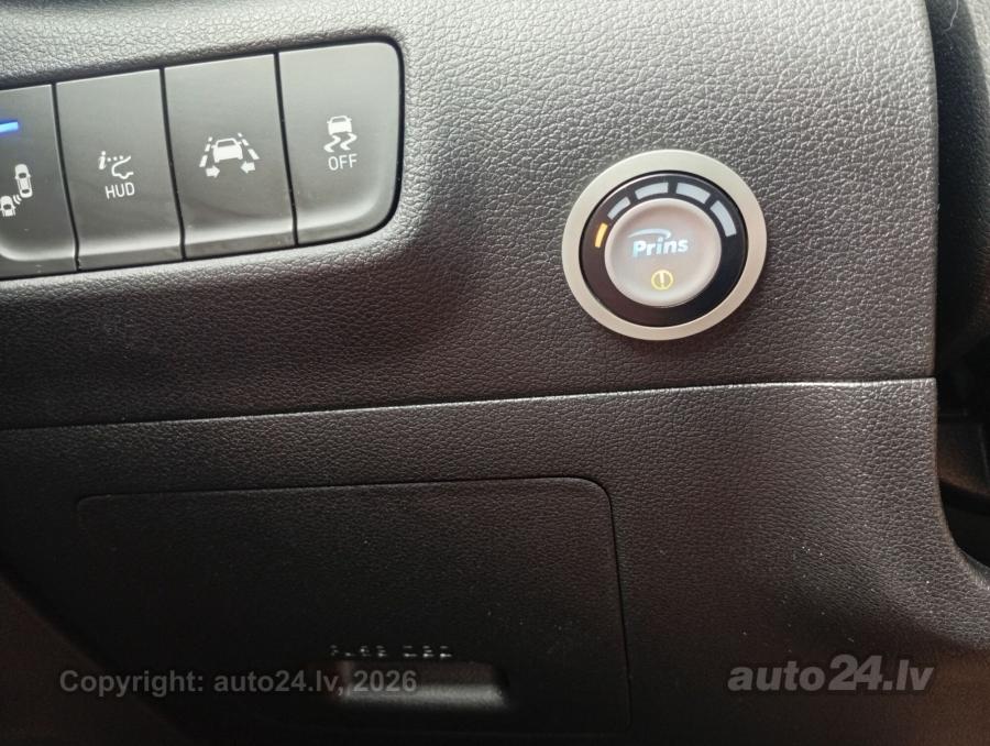White Hyundai Kona 2018 in Tallinn, with an engine capacity of 1.60 L and mileage of 113 thousand km for 13500 €, photo 12 on AUTOMOTO.COM.LV