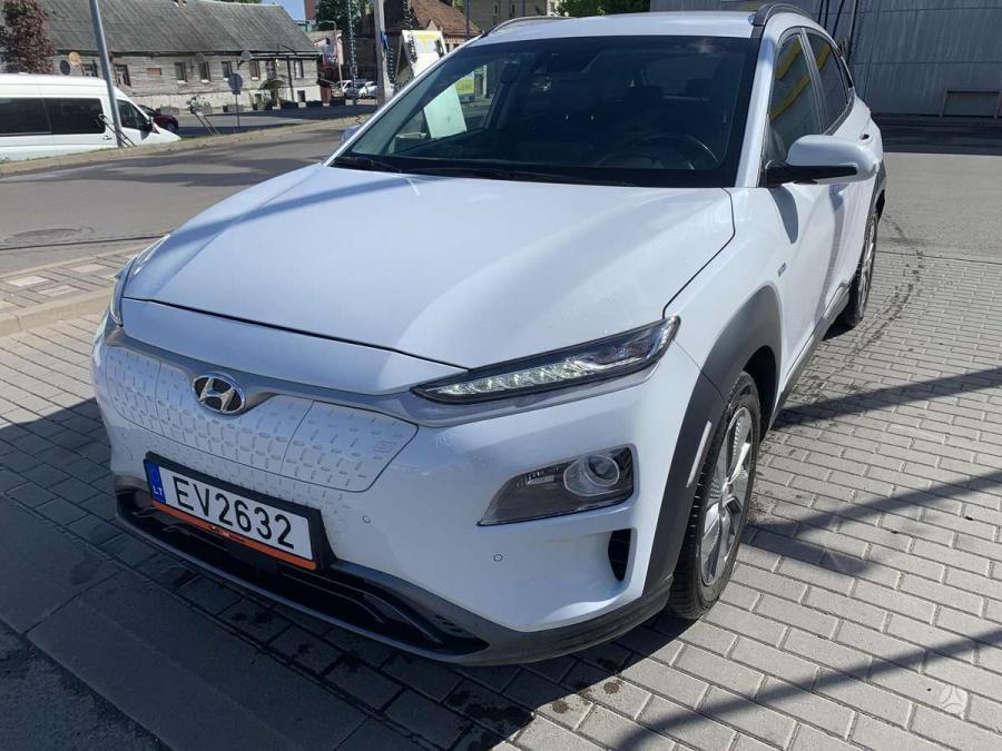 White Hyundai Kona 2019 in Vilnius, with an engine capacity of 0.00 L and mileage of 141 thousand km for 13200 €, photo 1 on AUTOMOTO.COM.LV