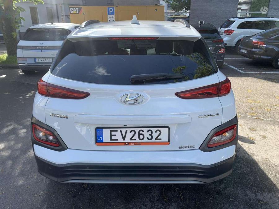 White Hyundai Kona 2019 in Vilnius, with an engine capacity of 0.00 L and mileage of 141 thousand km for 13200 €, photo 8 on AUTOMOTO.COM.LV