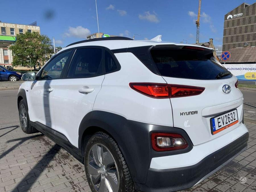 White Hyundai Kona 2019 in Vilnius, with an engine capacity of 0.00 L and mileage of 141 thousand km for 13200 €, photo 9 on AUTOMOTO.COM.LV