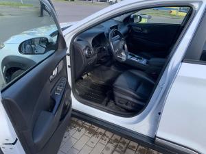 White Hyundai Kona 2019 in Vilnius, with an engine capacity of 0.00 L and mileage of 141 thousand km for 13200 €, photo 12 on AUTOMOTO.COM.LV