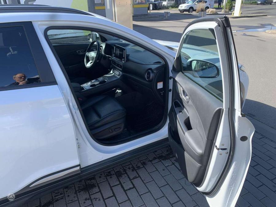 White Hyundai Kona 2019 in Vilnius, with an engine capacity of 0.00 L and mileage of 141 thousand km for 13200 €, photo 15 on AUTOMOTO.COM.LV