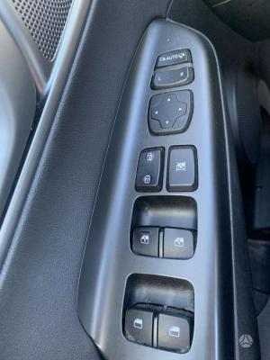White Hyundai Kona 2019 in Vilnius, with an engine capacity of 0.00 L and mileage of 141 thousand km for 13200 €, photo 16 on AUTOMOTO.COM.LV