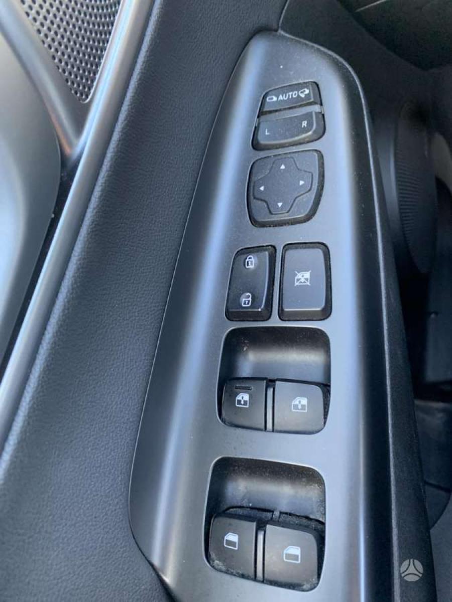 White Hyundai Kona 2019 in Vilnius, with an engine capacity of 0.00 L and mileage of 141 thousand km for 13200 €, photo 16 on AUTOMOTO.COM.LV