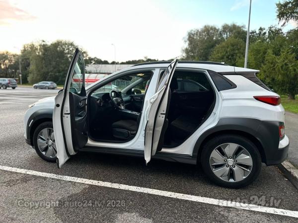 White Hyundai Kona 2019 in Tallinn, with an engine capacity of 0.00 L and mileage of 157 thousand km for 16500 €, photo 6 on AUTOMOTO.COM.LV