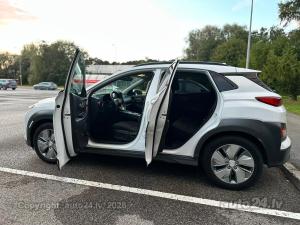 White Hyundai Kona 2019 in Tallinn, with an engine capacity of 0.00 L and mileage of 157 thousand km for 16500 €, photo 6 on AUTOMOTO.COM.LV