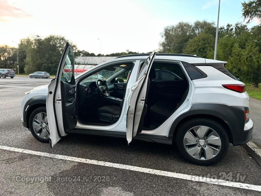White Hyundai Kona 2019 in Tallinn, with an engine capacity of 0.00 L and mileage of 157 thousand km for 16500 €, photo 6 on AUTOMOTO.COM.LV