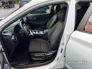 White Hyundai Kona 2019 in Tallinn, with an engine capacity of 0.00 L and mileage of 157 thousand km for 16500 €, photo 7 on AUTOMOTO.COM.LV