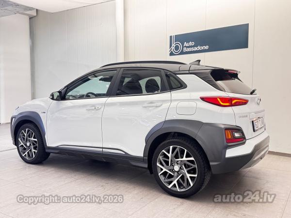White Hyundai Kona 2020 in Tallinn, with an engine capacity of 1.60 L and mileage of 50 thousand km for 16500 €, photo 4 on AUTOMOTO.COM.LV