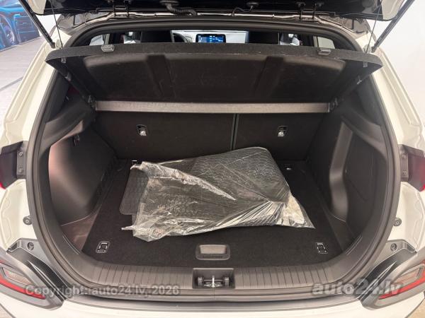 White Hyundai Kona 2020 in Tallinn, with an engine capacity of 1.60 L and mileage of 50 thousand km for 16500 €, photo 6 on AUTOMOTO.COM.LV