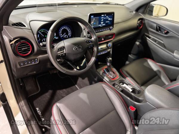 White Hyundai Kona 2020 in Tallinn, with an engine capacity of 1.60 L and mileage of 50 thousand km for 16500 €, photo 8 on AUTOMOTO.COM.LV