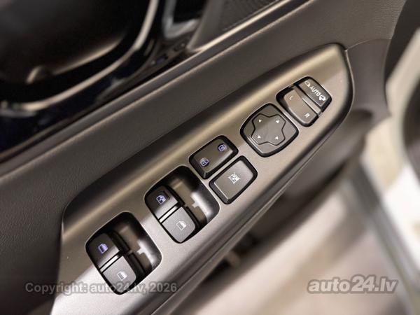 White Hyundai Kona 2020 in Tallinn, with an engine capacity of 1.60 L and mileage of 50 thousand km for 16500 €, photo 9 on AUTOMOTO.COM.LV