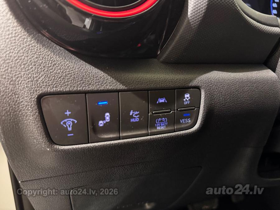 Balts Hyundai Kona 2020 Tallina, ar dzinēja tilpumu 1.60 L un nobraukumu 50 tūkst. km par 16500 €, foto 12 vietnē AUTOMOTO.COM.LV