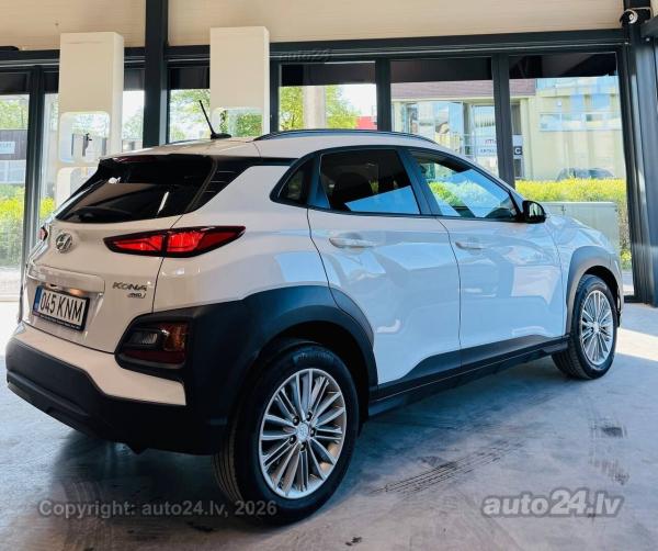 White Hyundai Kona 2021 in Tallinn, with an engine capacity of 1.60 L and mileage of 36 thousand km for 16000 €, photo 4 on AUTOMOTO.COM.LV