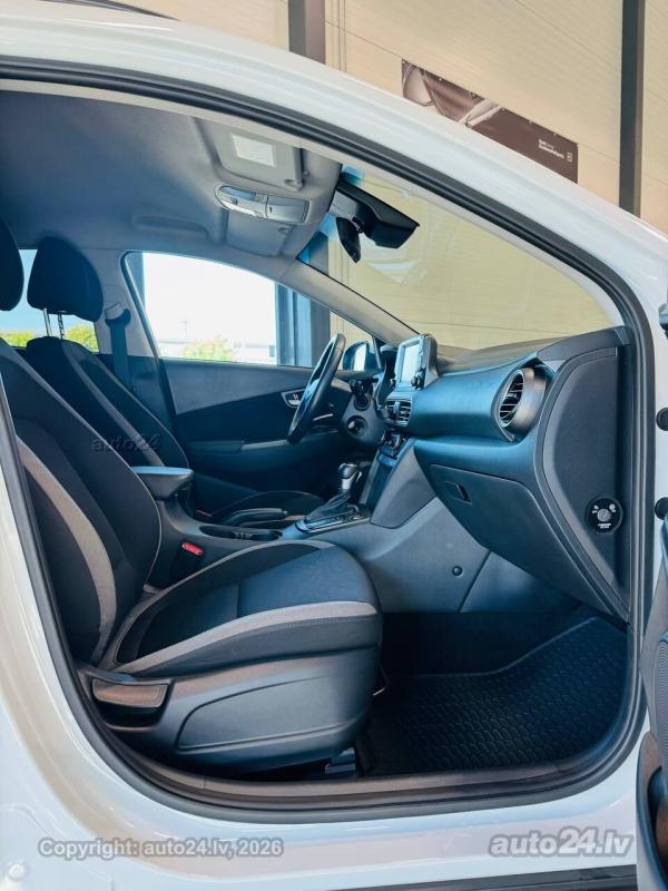 White Hyundai Kona 2021 in Tallinn, with an engine capacity of 1.60 L and mileage of 36 thousand km for 16000 €, photo 8 on AUTOMOTO.COM.LV