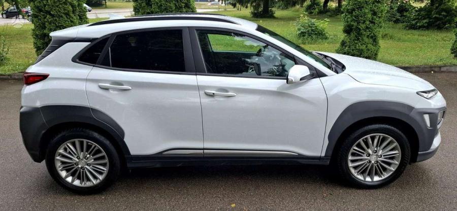 White Hyundai Kona 2021 in Taurage, with an engine capacity of 1.60 L and mileage of 192 thousand km for 10200 €, photo 7 on AUTOMOTO.COM.LV