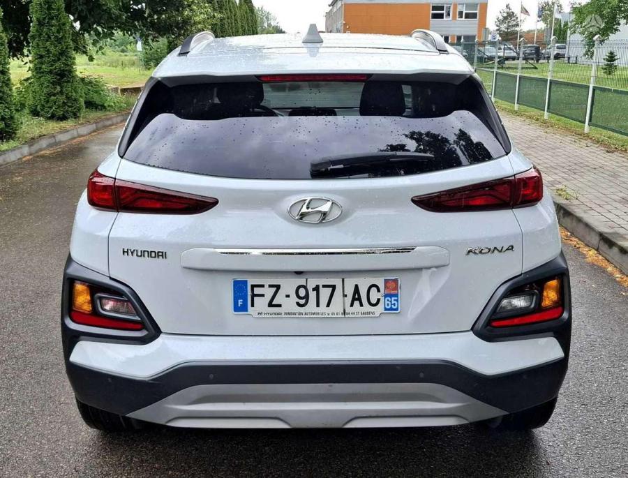 White Hyundai Kona 2021 in Taurage, with an engine capacity of 1.60 L and mileage of 192 thousand km for 10200 €, photo 8 on AUTOMOTO.COM.LV