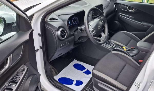 White Hyundai Kona 2021 in Taurage, with an engine capacity of 1.60 L and mileage of 192 thousand km for 10200 €, photo 9 on AUTOMOTO.COM.LV