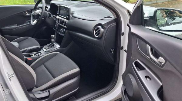 White Hyundai Kona 2021 in Taurage, with an engine capacity of 1.60 L and mileage of 192 thousand km for 10200 €, photo 10 on AUTOMOTO.COM.LV