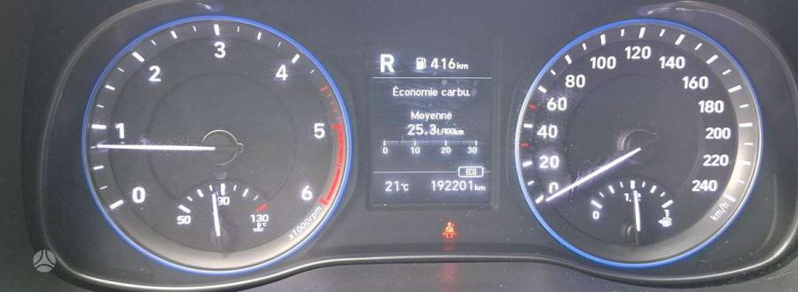 White Hyundai Kona 2021 in Taurage, with an engine capacity of 1.60 L and mileage of 192 thousand km for 10200 €, photo 14 on AUTOMOTO.COM.LV