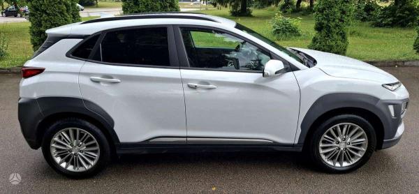 White Hyundai Kona 2021 in Taurage, with an engine capacity of 1.60 L and mileage of 179 thousand km for 9900 €, photo 4 on AUTOMOTO.COM.LV