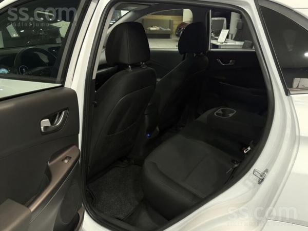 Balts Hyundai Kona 2021 Rīga, ar dzinēja tilpumu 0.00 L un nobraukumu 65 tūkst. km par 19800 €, foto 3 vietnē AUTOMOTO.COM.LV