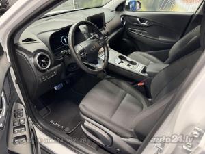 White Hyundai Kona 2022 in Tallinn, with an engine capacity of 0.00 L and mileage of 30 thousand km for 24900 €, photo 7 on AUTOMOTO.COM.LV