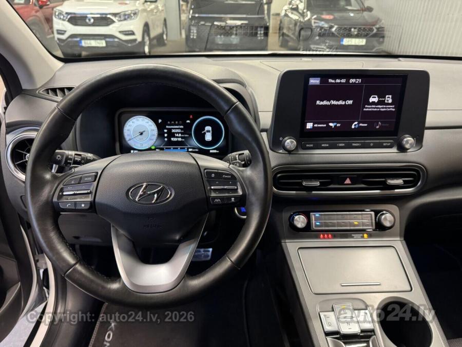 White Hyundai Kona 2022 in Tallinn, with an engine capacity of 0.00 L and mileage of 30 thousand km for 24900 €, photo 11 on AUTOMOTO.COM.LV