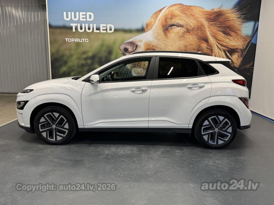 White Hyundai Kona 2022 in Tallinn, with an engine capacity of 0.00 L and mileage of 30 thousand km for 24900 €, photo 20 on AUTOMOTO.COM.LV