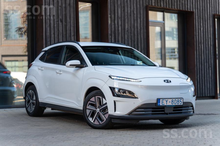 Balts Hyundai Kona 2022 Rīga, ar dzinēja tilpumu 0.00 L un nobraukumu 108 tūkst. km par 19990 €, foto 1 vietnē AUTOMOTO.COM.LV