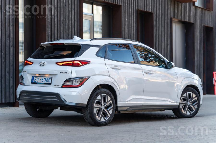 Balts Hyundai Kona 2022 Rīga, ar dzinēja tilpumu 0.00 L un nobraukumu 108 tūkst. km par 19990 €, foto 4 vietnē AUTOMOTO.COM.LV