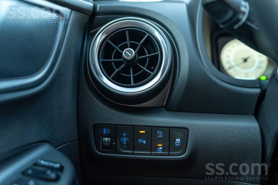 Balts Hyundai Kona 2022 Rīga, ar dzinēja tilpumu 0.00 L un nobraukumu 108 tūkst. km par 19990 €, foto 25 vietnē AUTOMOTO.COM.LV