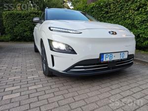 White Hyundai Kona 2022 in Riga, with an engine capacity of 1.60 L and mileage of 103 thousand km for 21100 €, photo 3 on AUTOMOTO.COM.LV