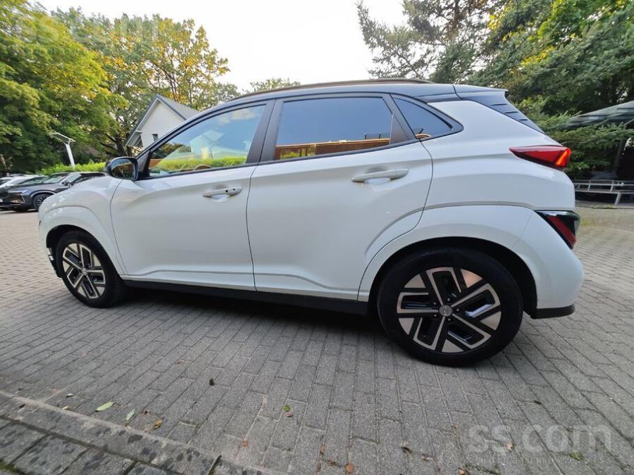 White Hyundai Kona 2022 in Riga, with an engine capacity of 1.60 L and mileage of 103 thousand km for 21100 €, photo 5 on AUTOMOTO.COM.LV