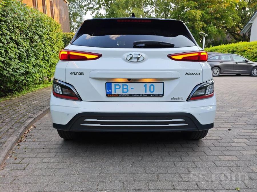 White Hyundai Kona 2022 in Riga, with an engine capacity of 1.60 L and mileage of 103 thousand km for 21100 €, photo 6 on AUTOMOTO.COM.LV