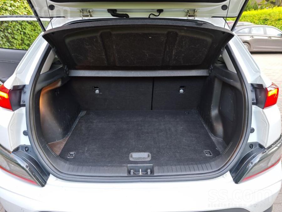 White Hyundai Kona 2022 in Riga, with an engine capacity of 1.60 L and mileage of 103 thousand km for 21100 €, photo 10 on AUTOMOTO.COM.LV